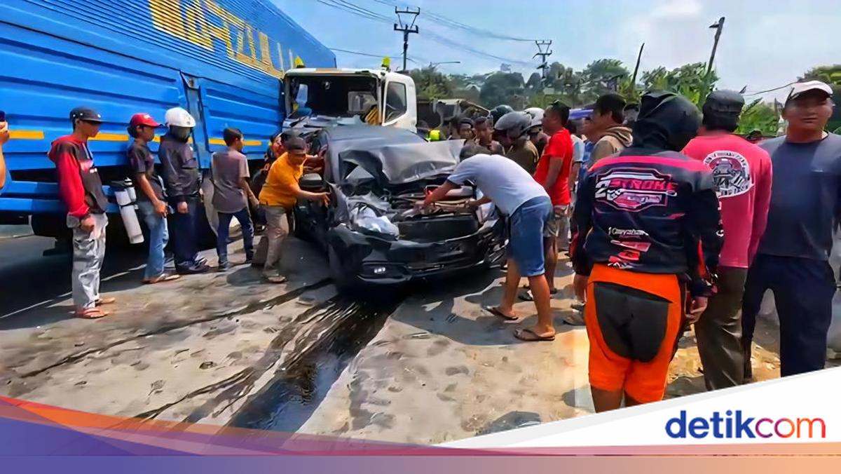 Rem Blong, Truk Tabrak 6 Kendaraan di Jalan Raya Sukabumi-Bogor