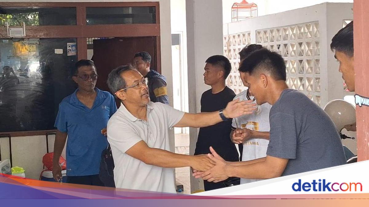 Pamitan di Mess Persela, Aji Santoso: Saya Mohon Maaf Sebesar-besarnya