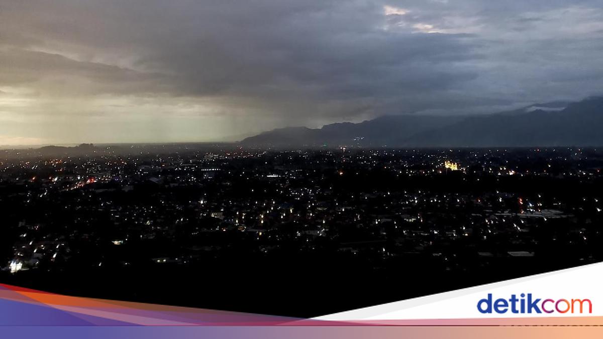 Bukit Nobita, Spot untuk Menikmati 'City Light' Kota Padang dari Ketinggian