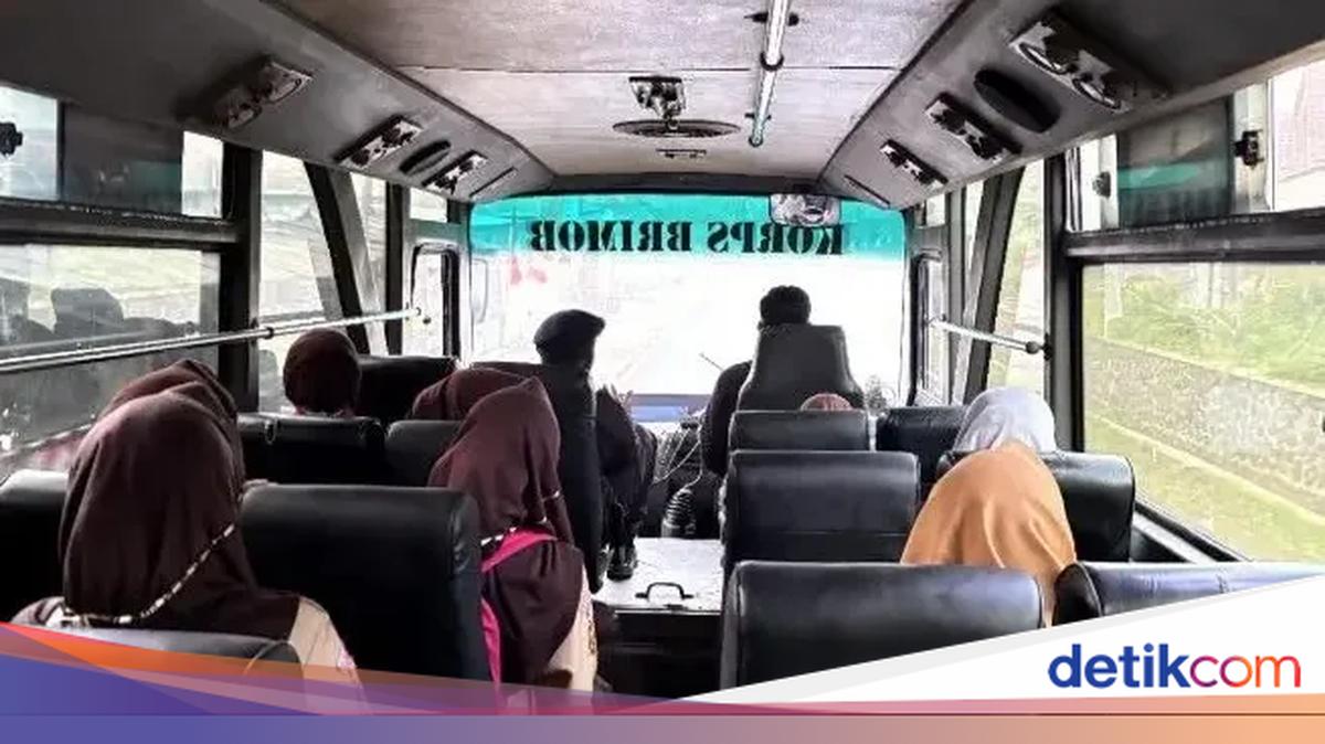 Brimob Jabar Sulap Bus Dinas Jadi Bus Sekolah Gratis di Tasikmalaya