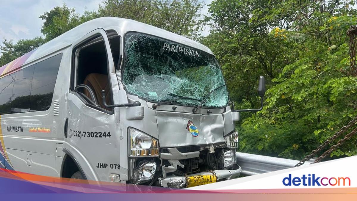 Jabar Hari Ini: Kecelakaan Maut Travel Vs Truk di Tol Cipularang