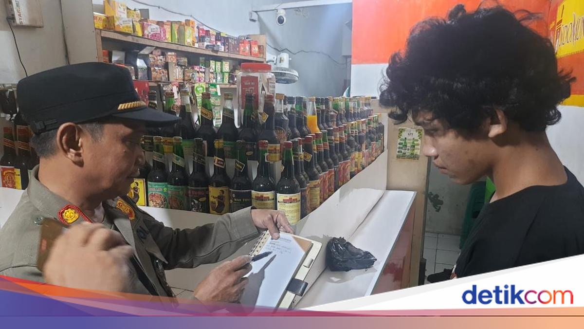 Polisi Gerebek Warung Jamu yang Jual Miras Oplosan di Sawangan Depok