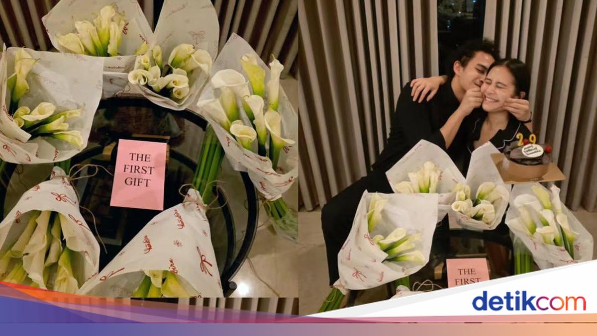 Prilly Latuconsina Bahagia Cuma Omara Esteghlal yang Ingat Bunga Lily ...