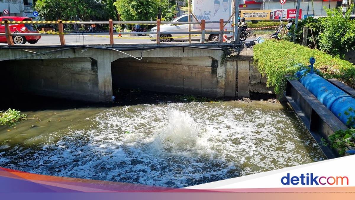 Hasil Pemeriksaan Awal Semburan Misterius Air Bau Gas di Sungai Rungkut