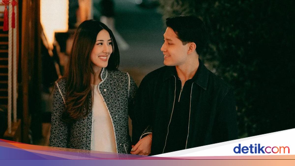 Gaya Serasi Teuku Rassya Lamar Kekasih di Jepang, Layering Warna Monokrom