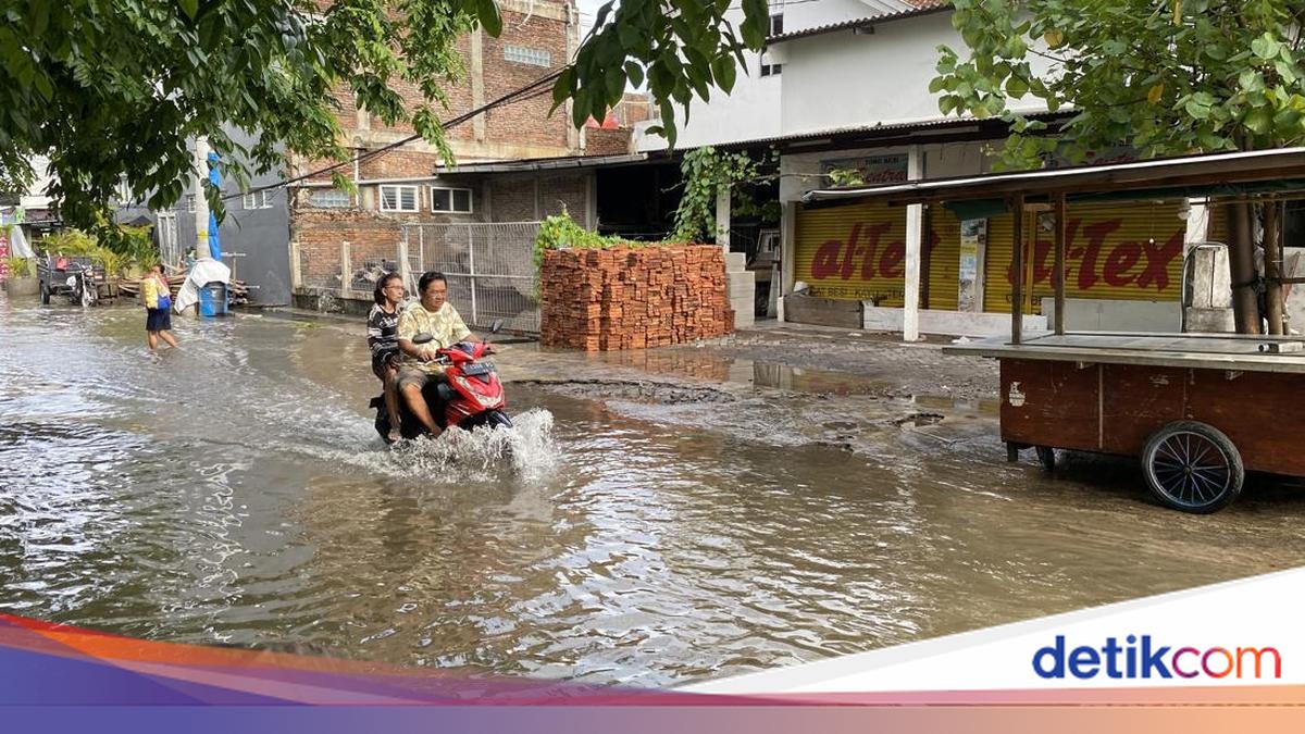 Pedurungan Semarang Banjir, Warga Mulai Mengungsi