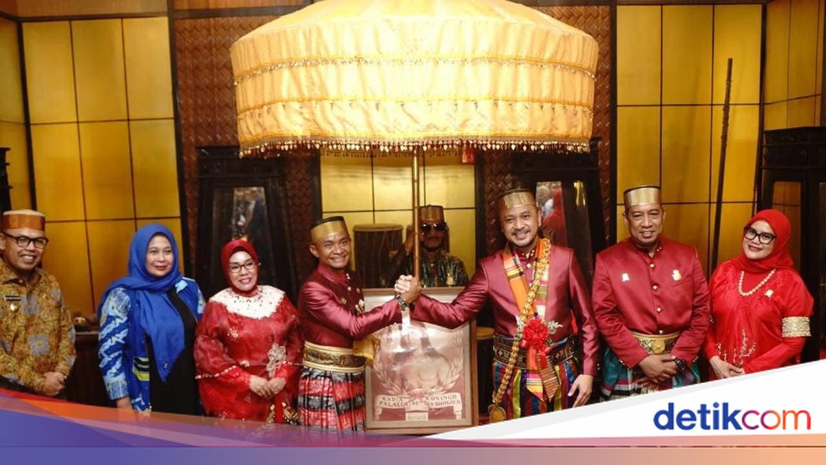 Wamen Kebudayaan RI Dianugerahi Gelar Adat Bugis Bone I Sumange Daeng ...