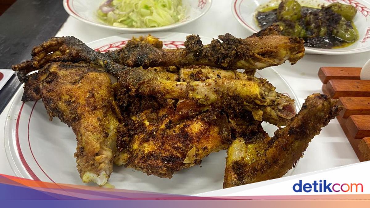 Hangatnya Malam Bandung dan Gurihnya Ayam Bekakak Abah Harja