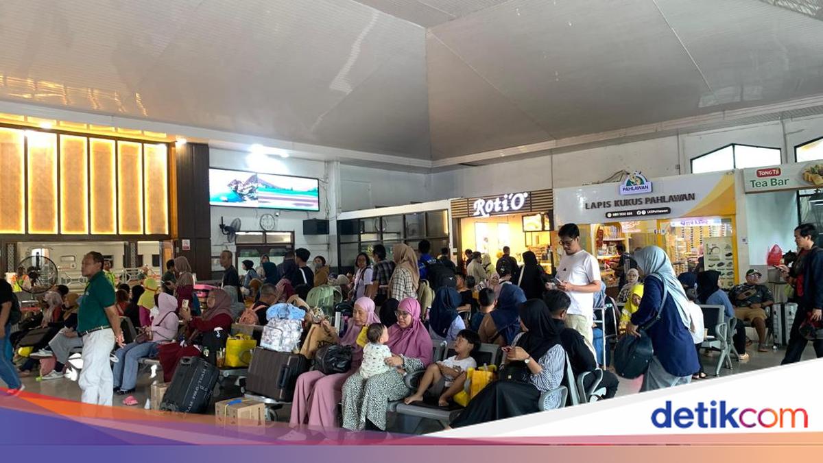 476 Penumpang KAI Daop 8 Surabaya Batalkan Perjalanan Imbas Banjir Semarang