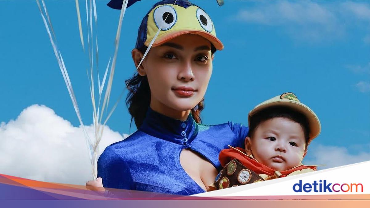 Cute! Erika Carlina Bareng Baby Andrew dan Bravy Cosplay Karakter Film Up