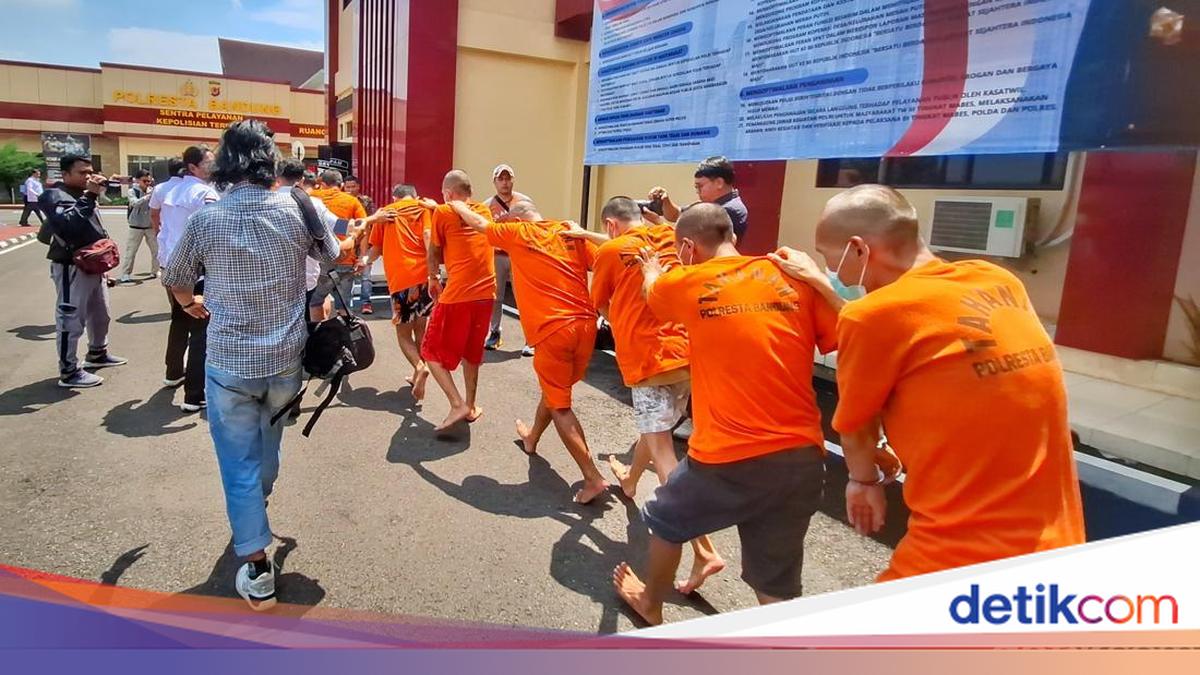 Tampang Lesu Puluhan Pengedar Narkotika di Bandung saat Dibekuk Polisi