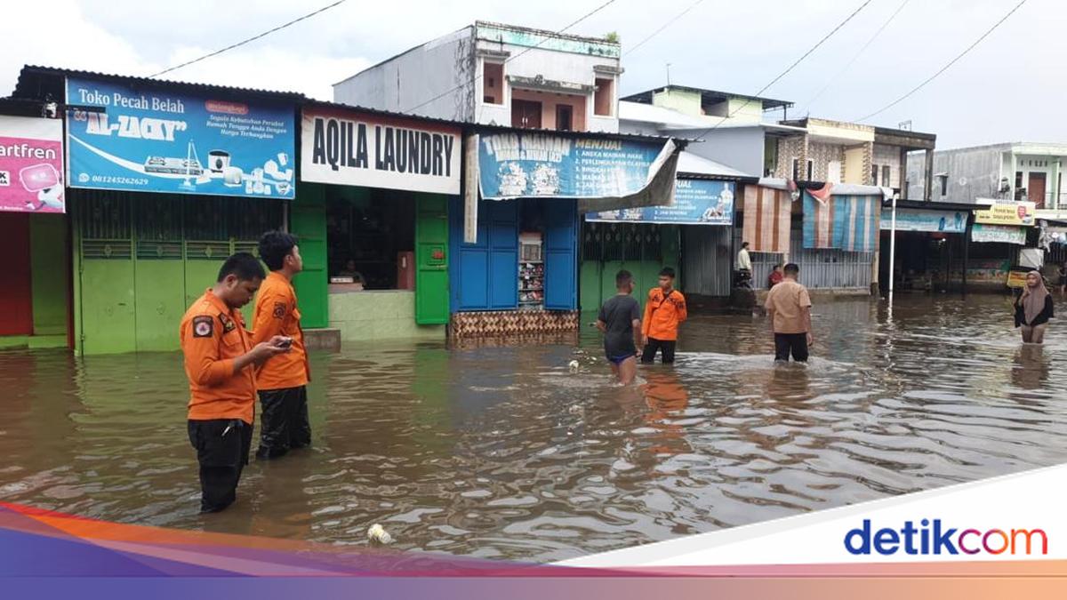 Poros Paccerakkang Makassar Terendam Banjir Usai Diguyur Hujan Deras 4 Jam