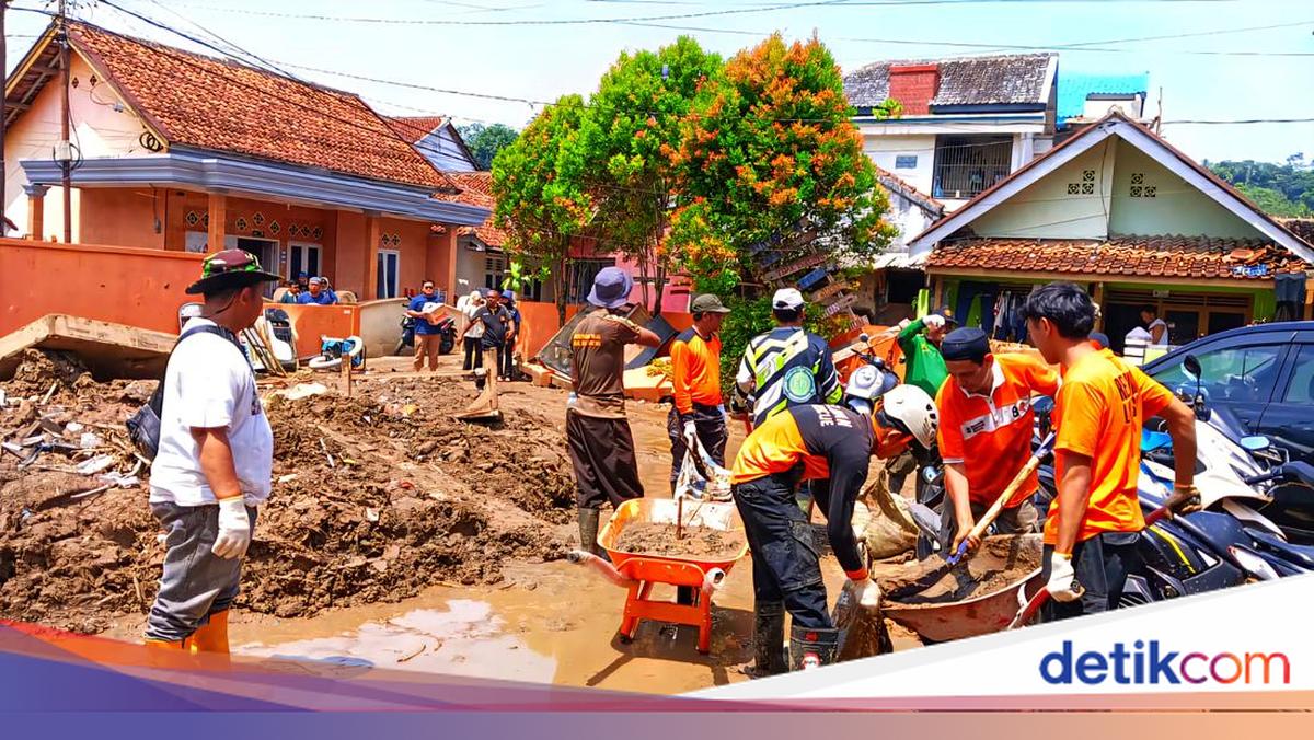 Status Darurat Bencana Dicabut, Warga Cisolok Masih Berkubang Lumpur