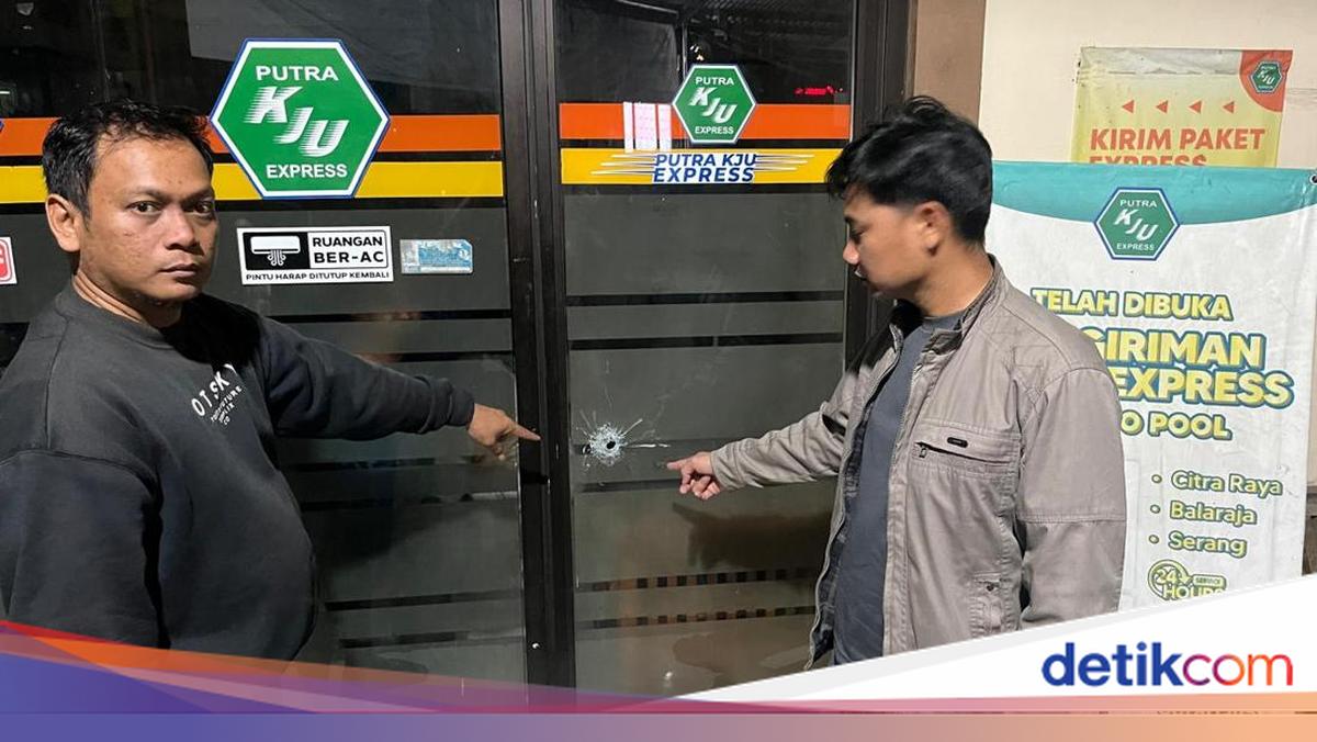 Kantor Ekspedisi di Tangerang Ditembak OTK, Kaca Pintu Pecah