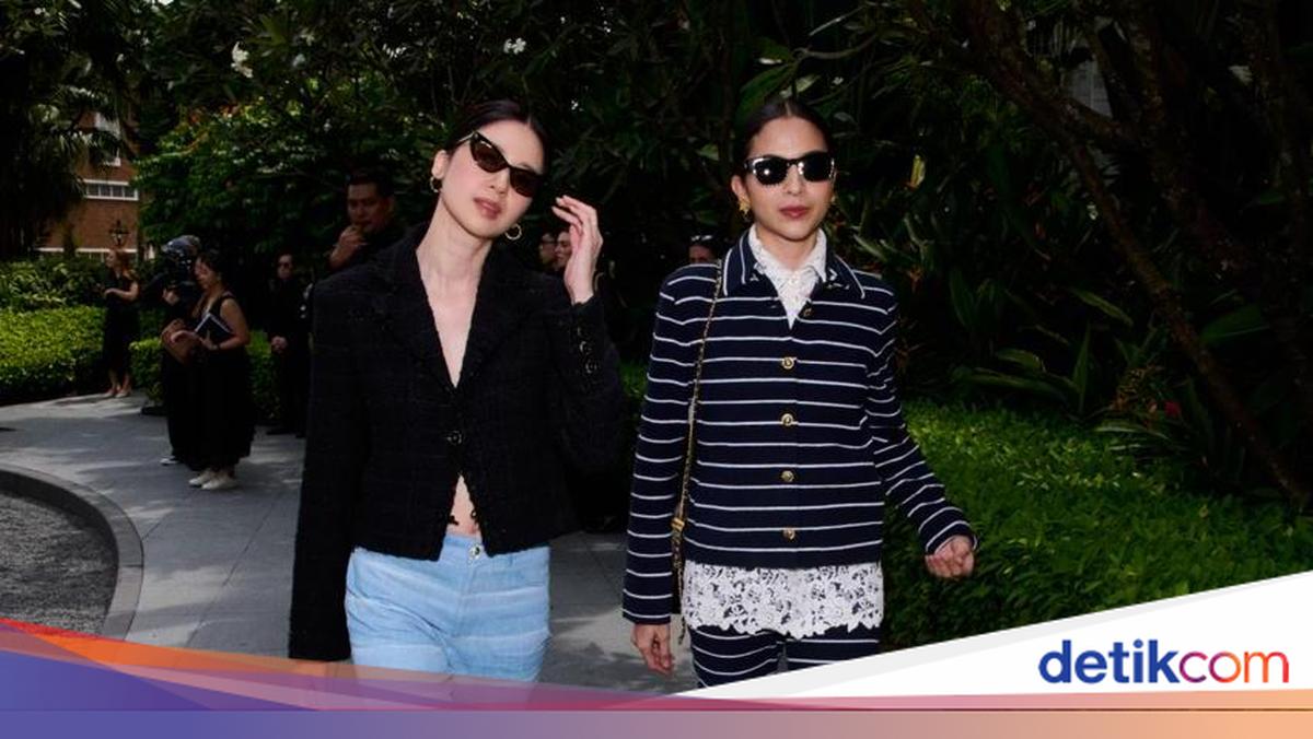 Foto: Gaya Kasual Elegan Laura Basuki dan Putri Marino di Show Chanel