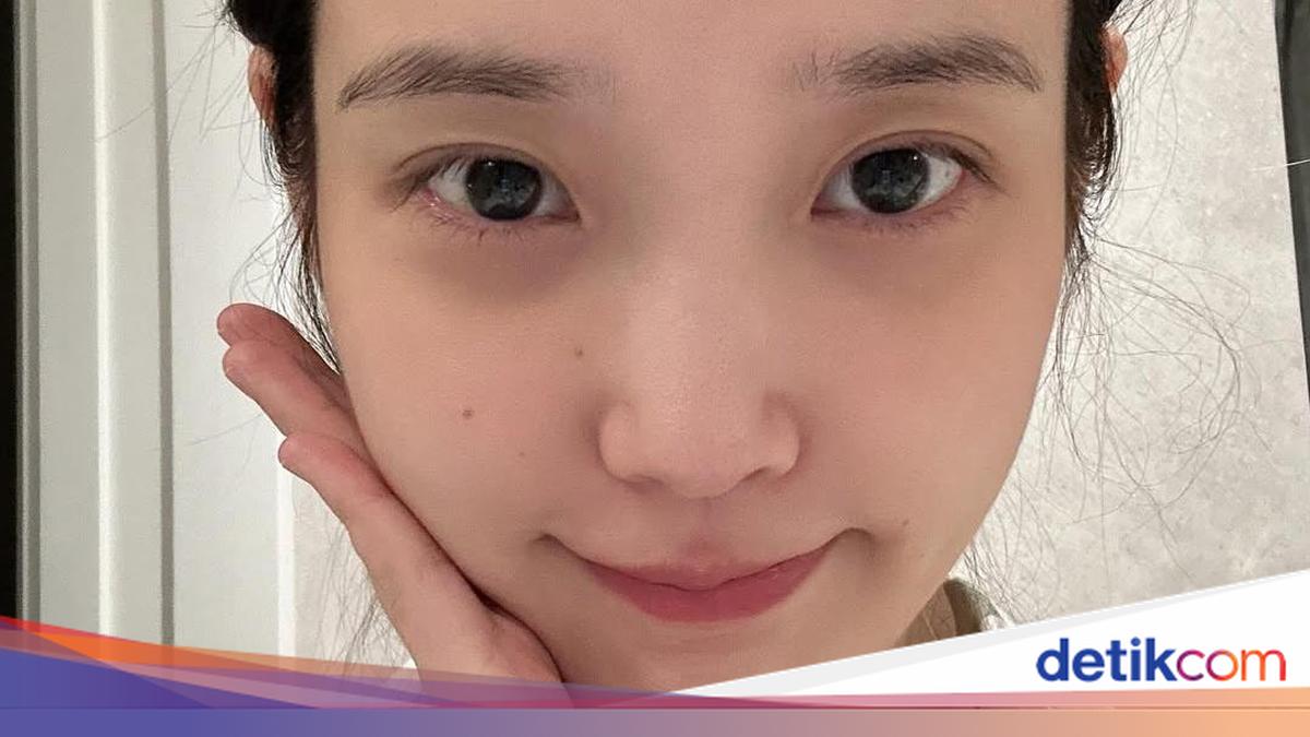 IU Pajang Foto Bare Face, Fans: Cantik Mah Bebas!