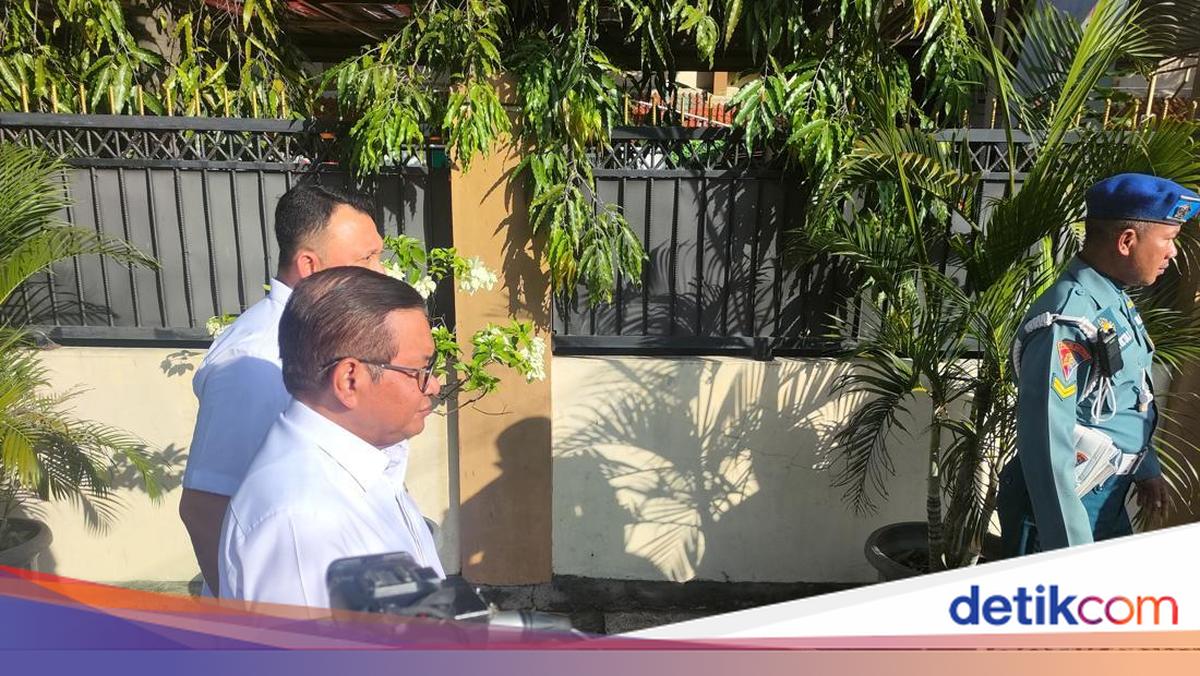 Pramono Anung Cek Lokasi Ledakan di SMAN 72 Jakarta