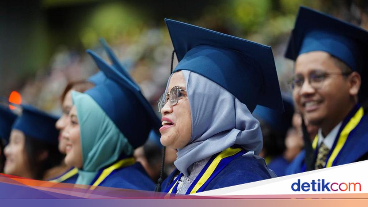 Usia Bukan Halangan, Ai Raih Gelar Magister ITB di Usia 59 Tahun