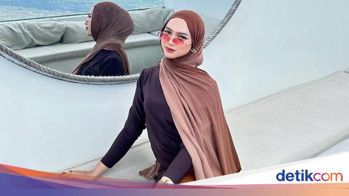 Tipu Daya Dea Lipa, Pria 'Cantik' yang Memikat