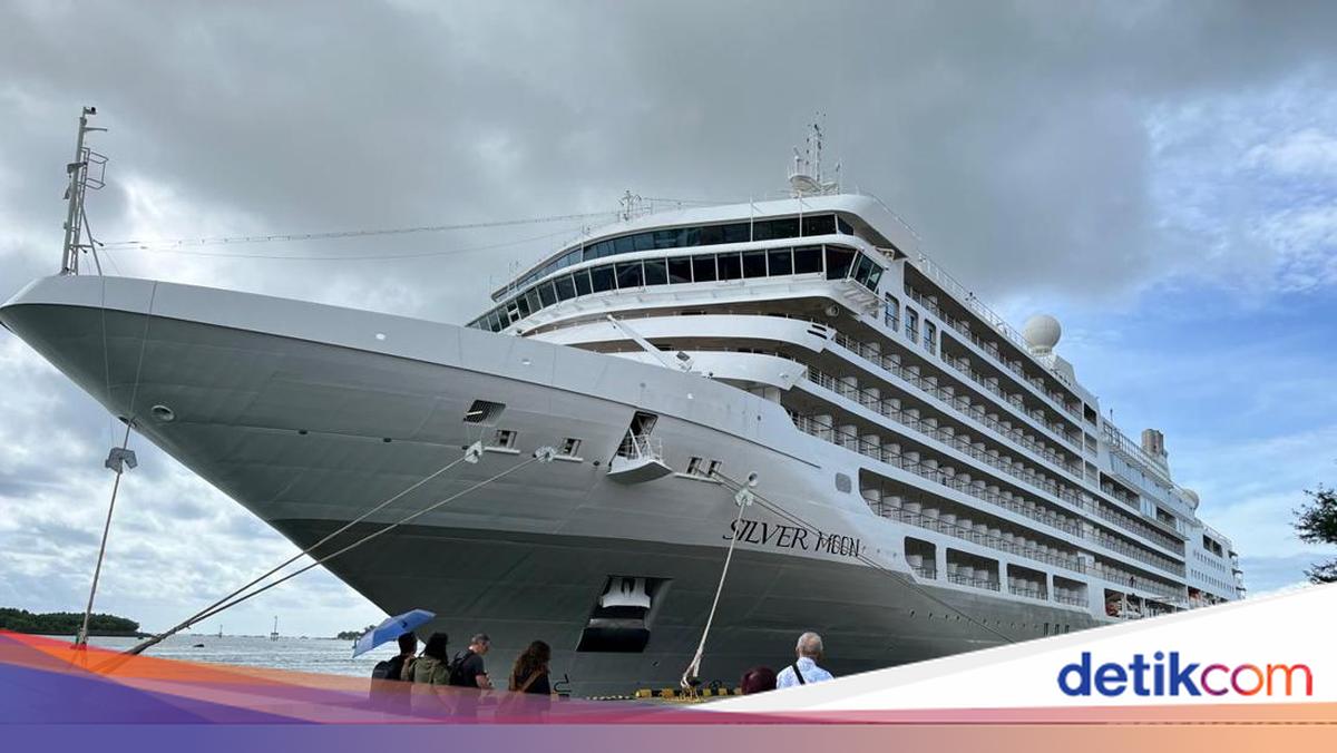 Dua Kapal Raksasa Sandar di Bali, Ribuan Wisman Tumpah ke Benoa