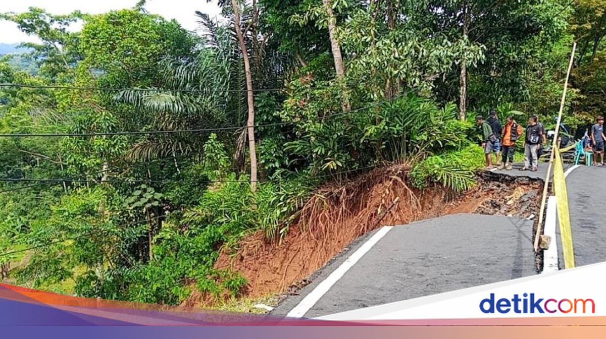 Akses Jalan Raya Cipasung-Subang Terganggu gegara Longsor di Kuningan
