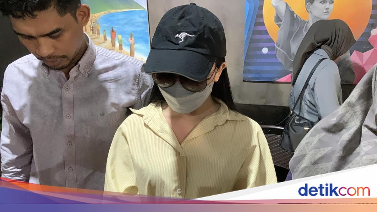 Deni 'Sister Hong Lombok' Akui Coba Bunuh Diri-Dapat Teror Pembunuhan