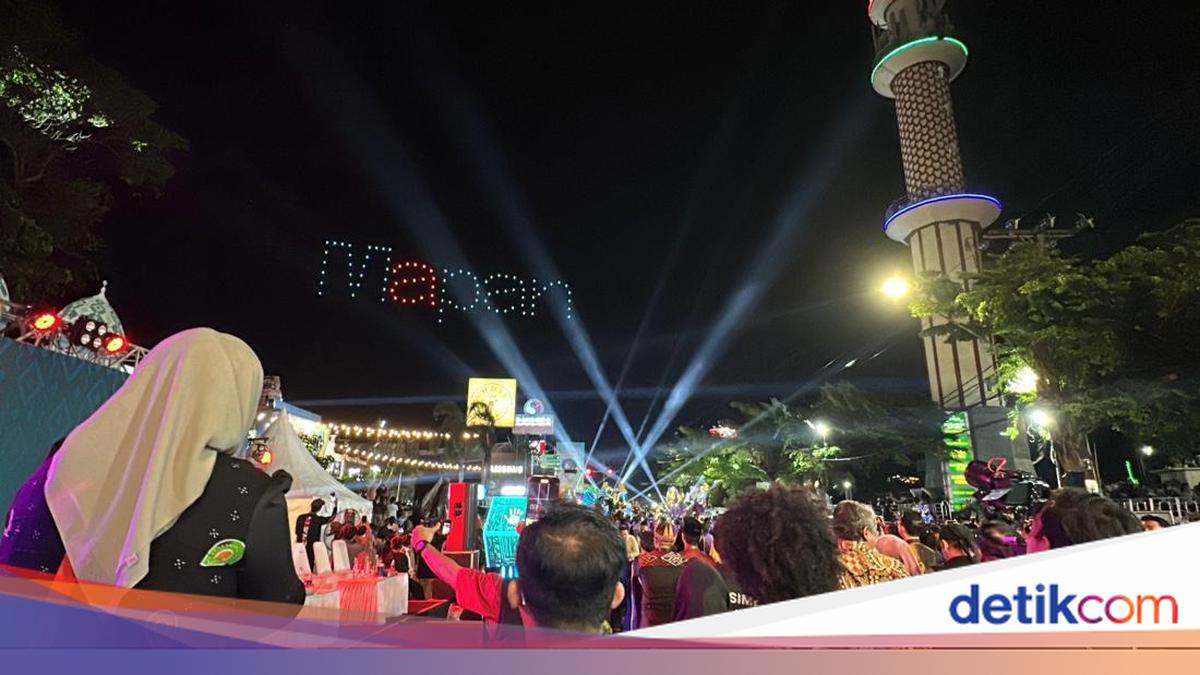 Dhoho Night Carnival 2025, Ribuan Warga dan Turis Mancanegara Tumpah Ruah