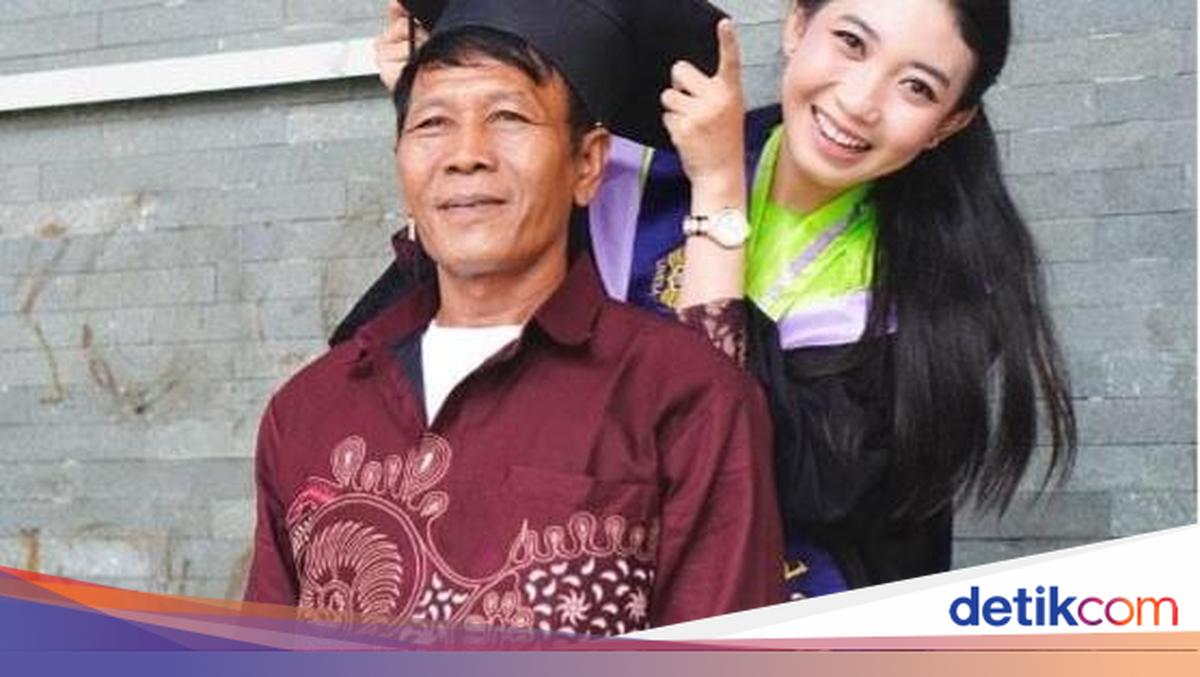 Haru, Anak Pekerja Bangunan Ini Raih Predikat Wisudawan Terbaik Unesa