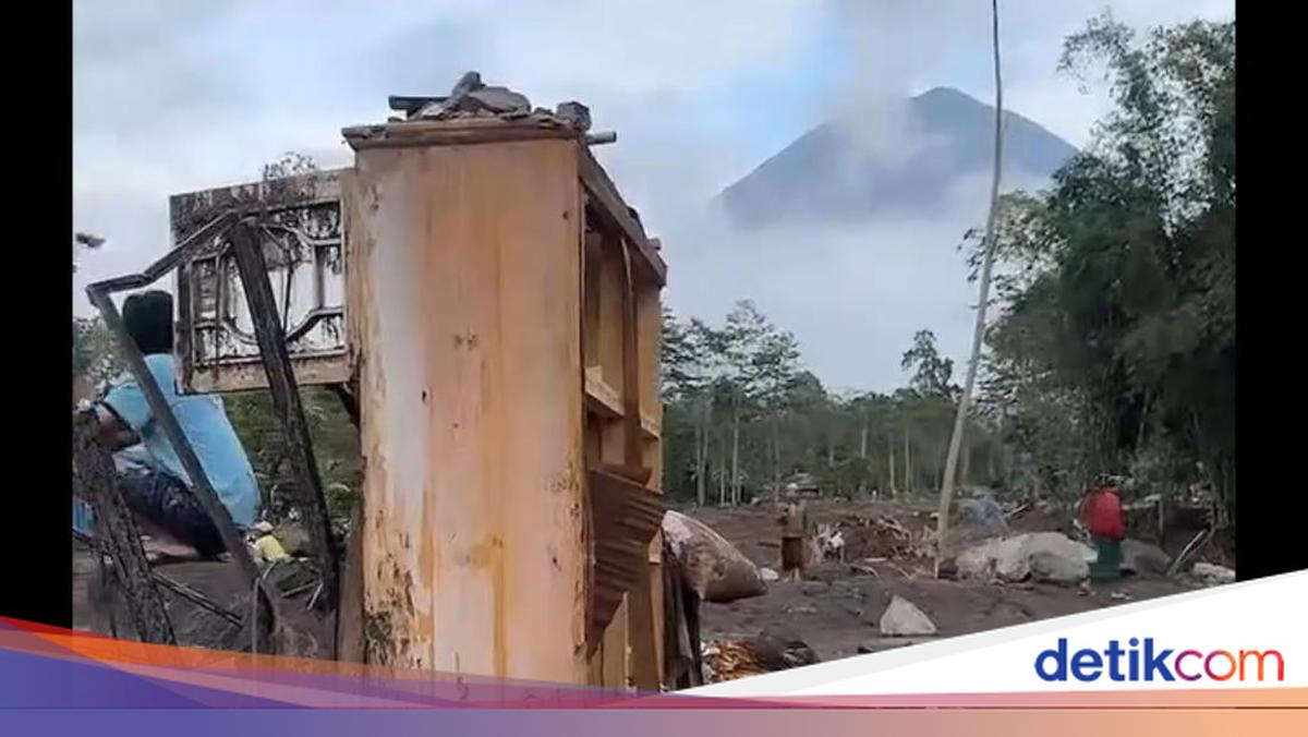 Puluhan Rumah Rata dengan Tanah Diterjang Awan Panas Semeru