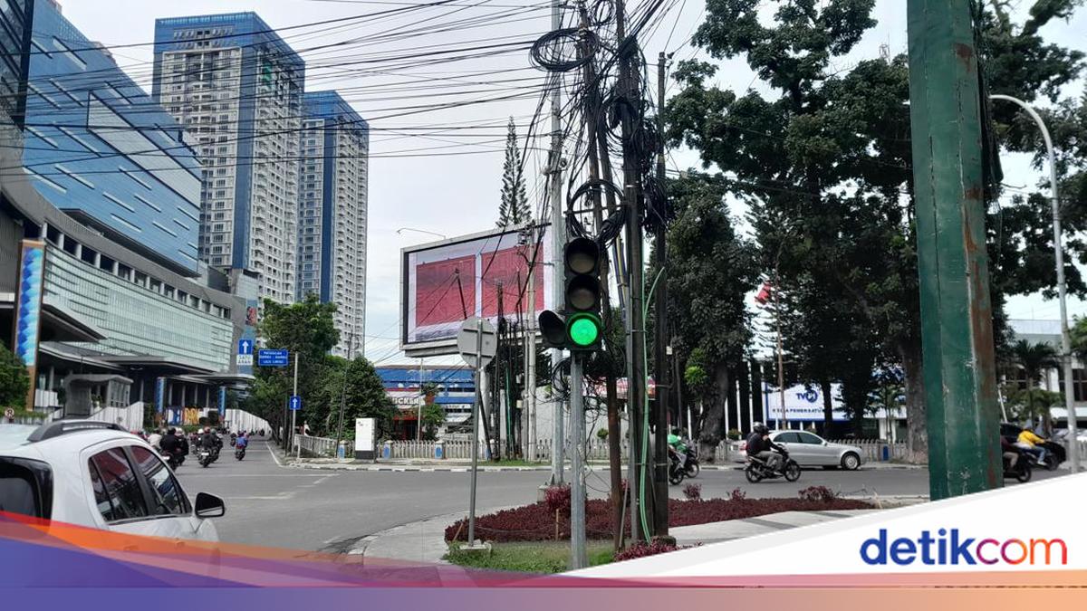 Kabel Semrawut di Jalan Perintis Kemerdekaan, Pejalan Kaki: Ganggu Estetika