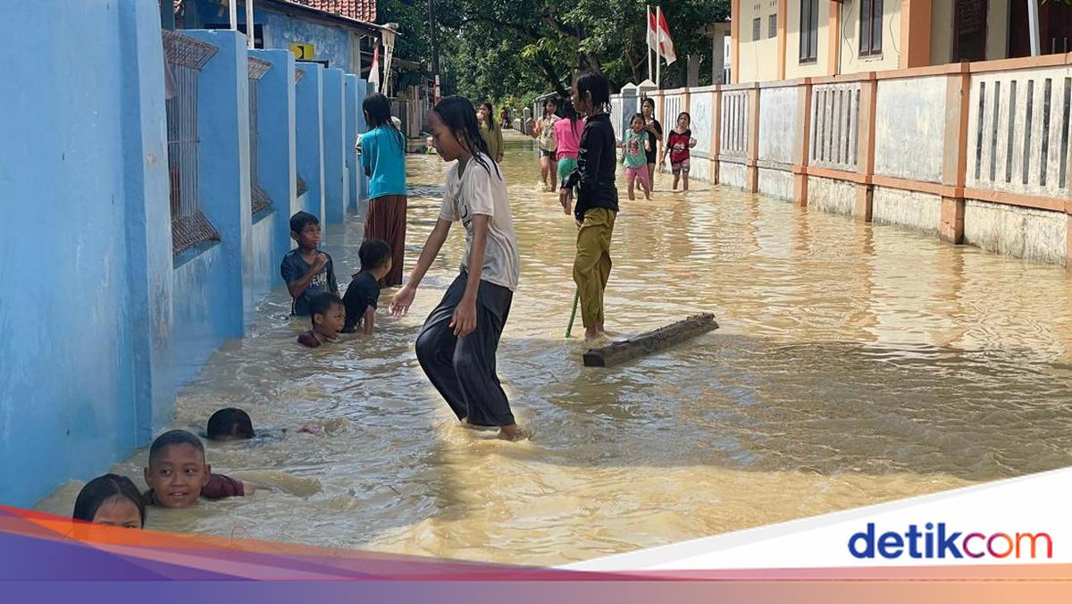 Banjir Terjang Dua Desa di Cirebon