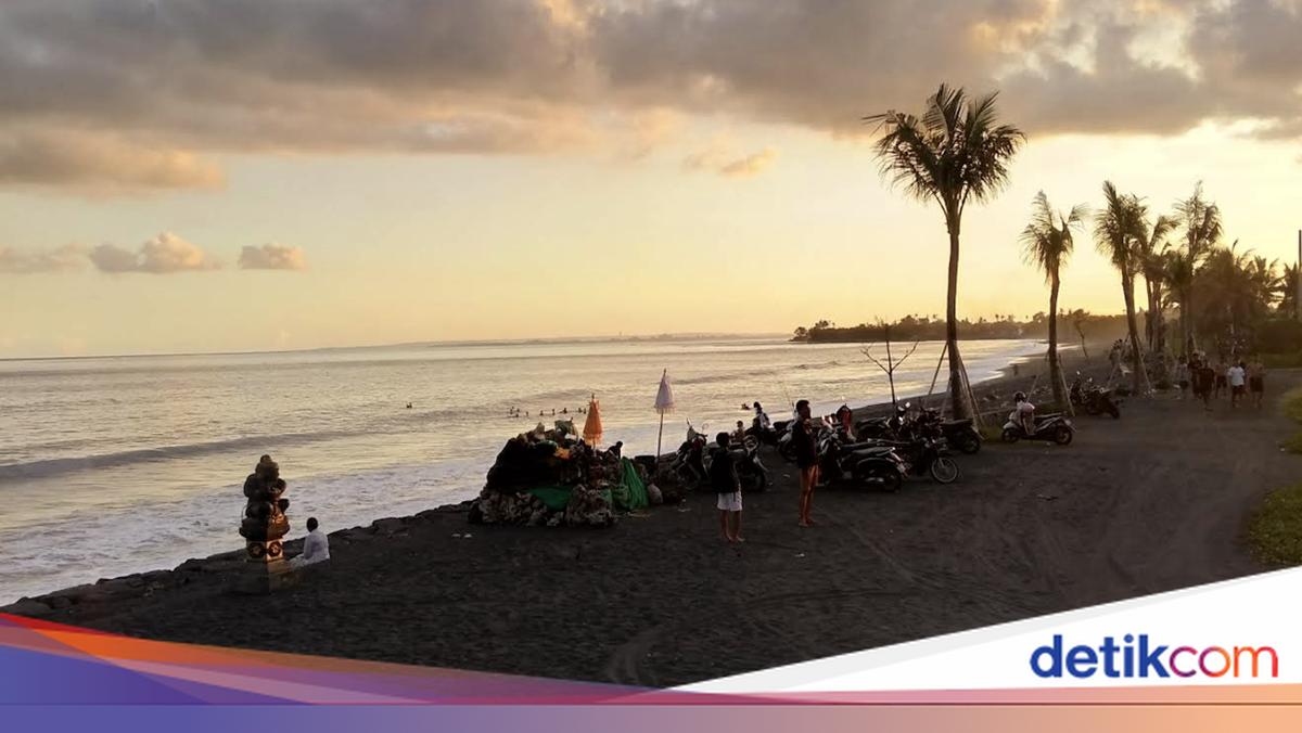 Mengunjungi Pantai Purnama, Suasana Tenang Jauh dari Hiruk Pikuk Bali