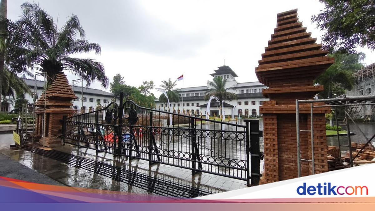 Reaksi Budayawan Cirebon soal Konsep Candi Bentar di Pagar Gedung Sate