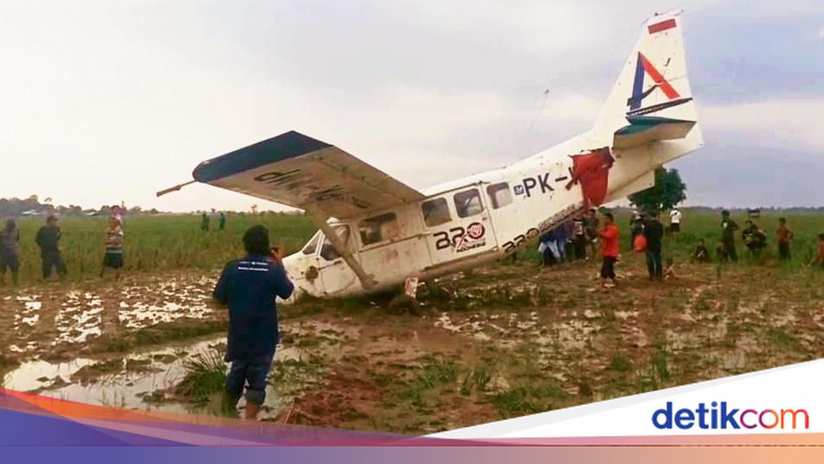 Detik-detik Pesawat Cessna Jatuh di Karawang, Warga Berhamburan