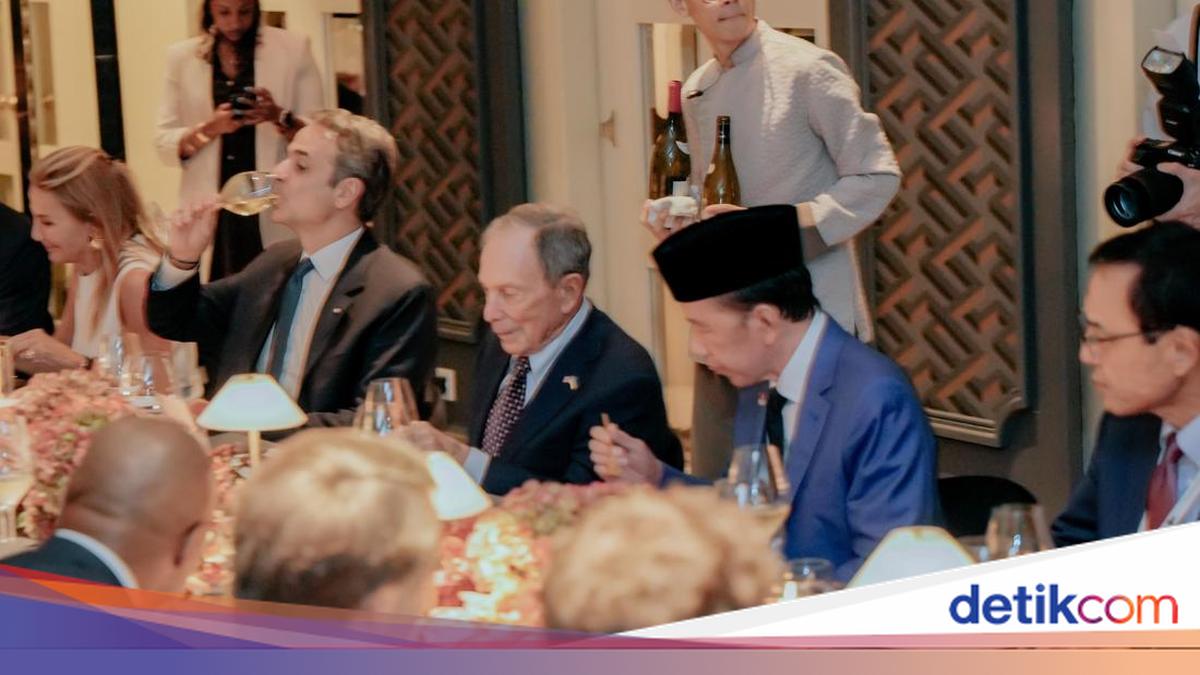 Momen Jokowi Duduk Sebelahan dengan Mike Bloomberg Saat Gala Dinner