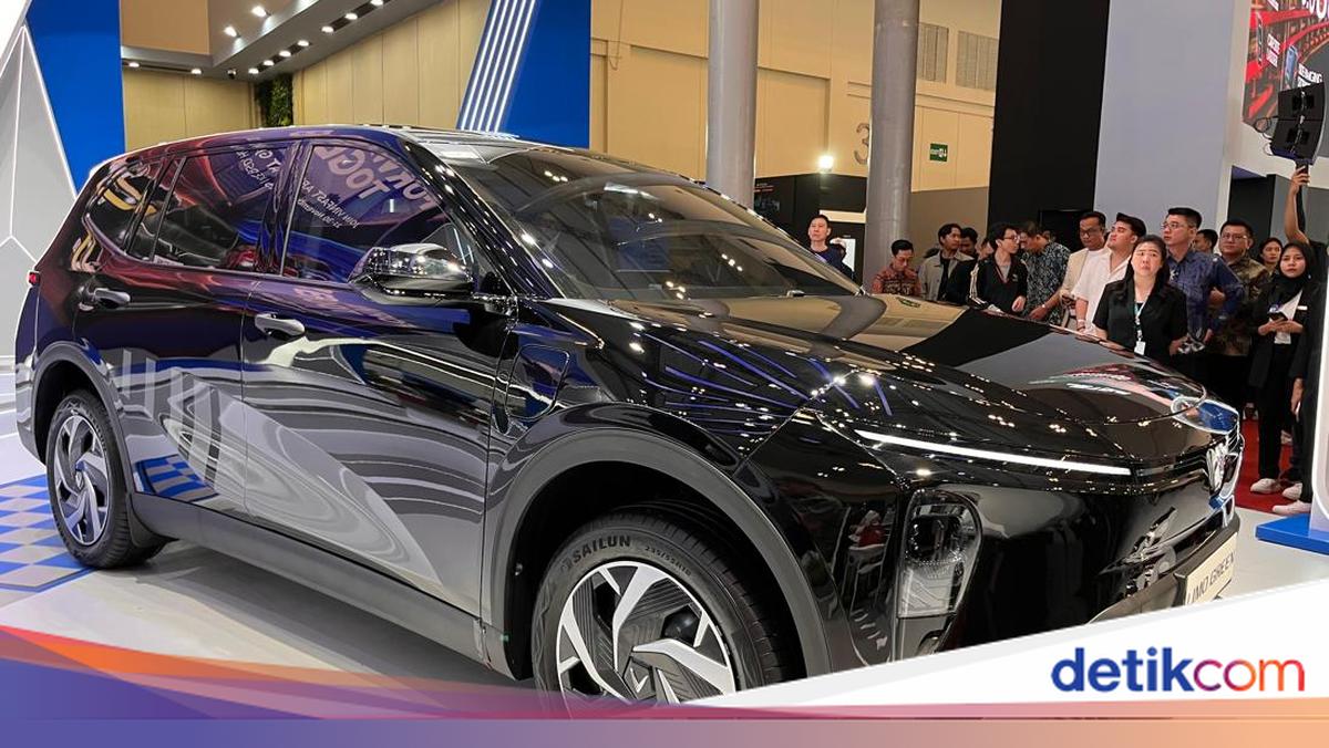 VinFast Bawa MPV Listrik 7 Seater dan Pikap Double Cabin ke GJAW 2025