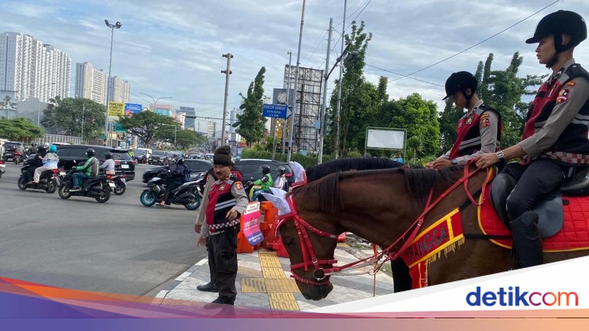 Viral Warganet Penasaran Polisi Berkuda di Margonda Simpang Juanda Depok