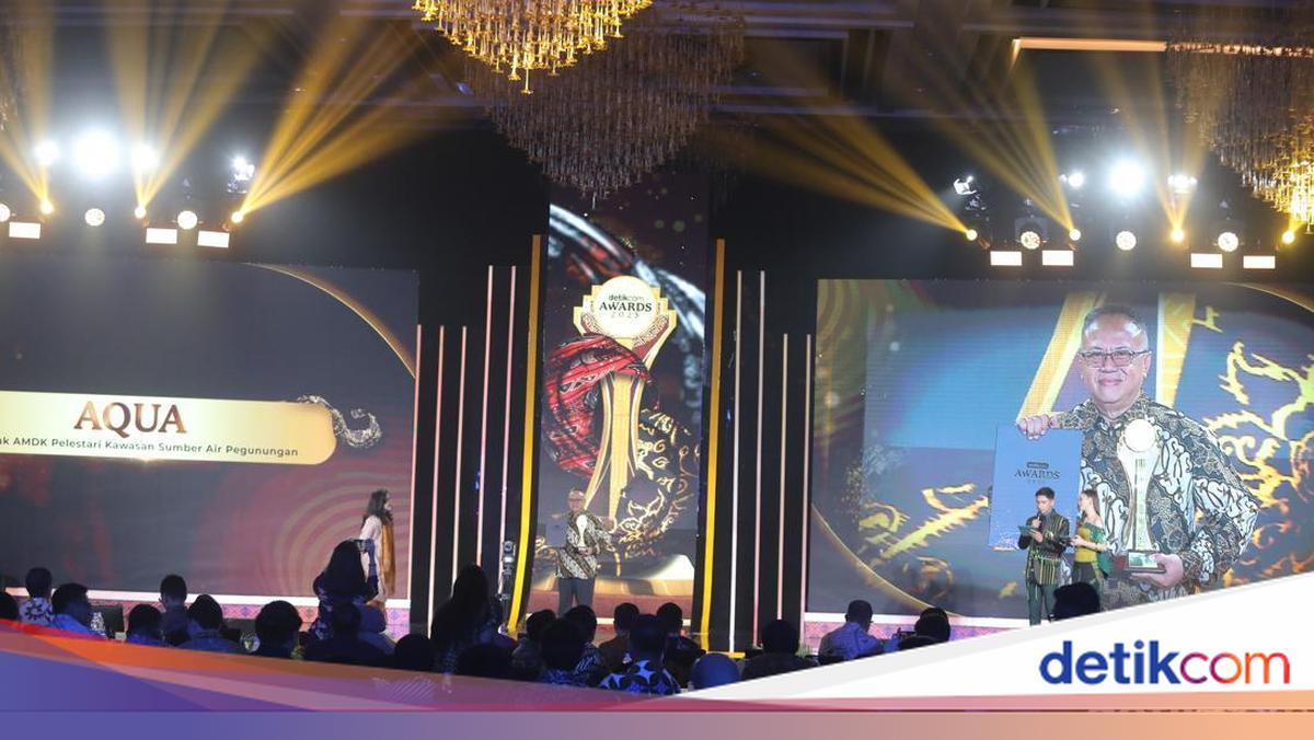 AQUA Raih Penghargaan Produk AMDK Pelestari Kawasan Sumber Air Pegunungan