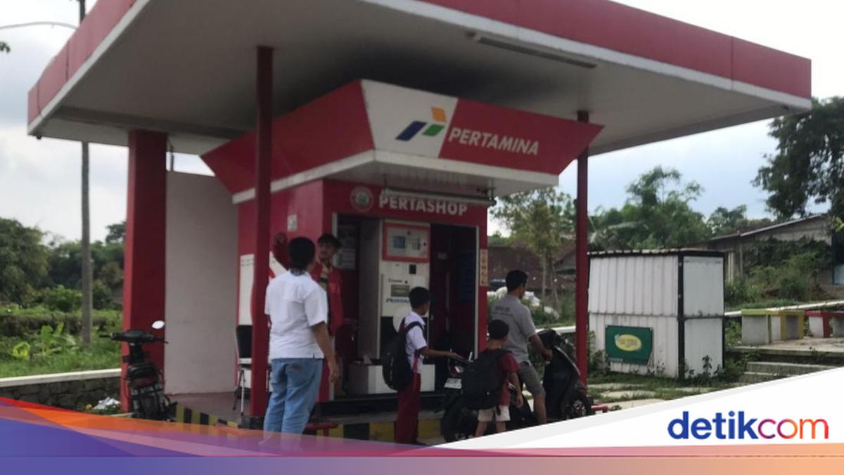 Maling Gondol Tas Isi Rp 17 Juta di Pertashop BUMDes Cepogo Terekam CCTV