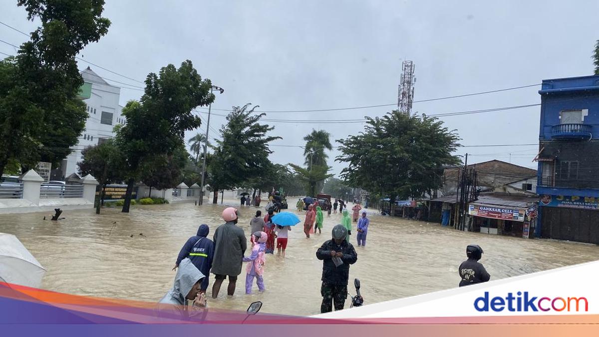 Jalan Penghubung Medan-Binjai Lumpuh Akibat Banjir
