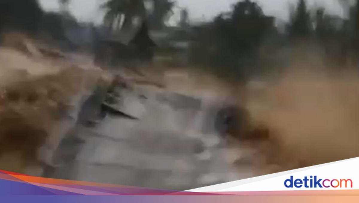 Jembatan Gunung Nago Ambruk Dihantam Banjir, Akses Belimbing-Unand Terputus