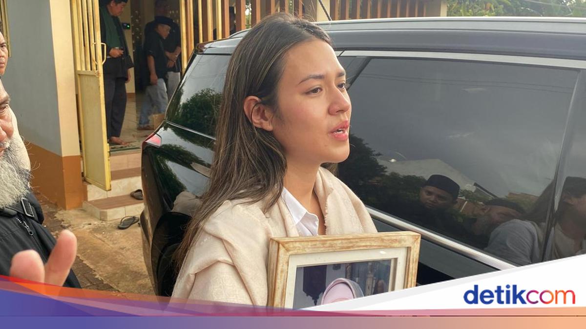 Raisa Berduka, Hamish Daud Bawa Bunga dan Doa