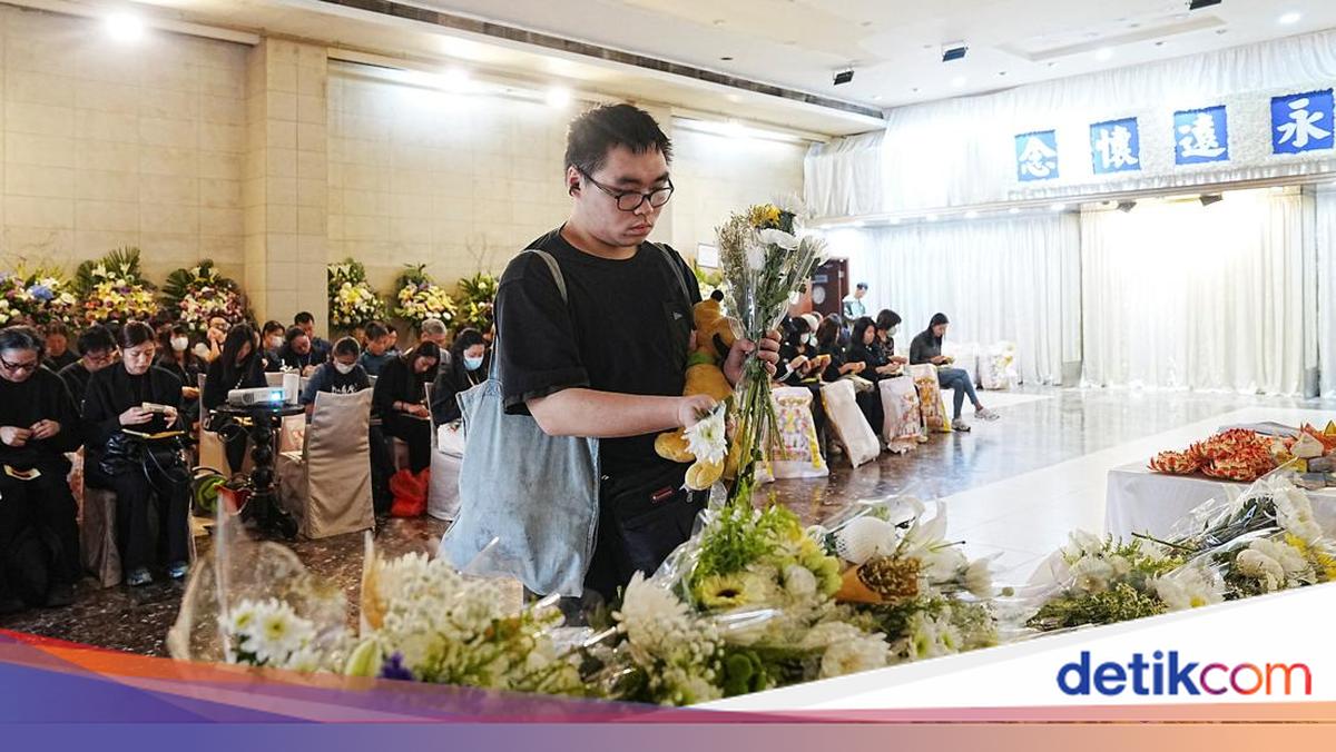 Doa dan Bunga untuk Korban Kebakaran Wang Fuk Court Hong Kong