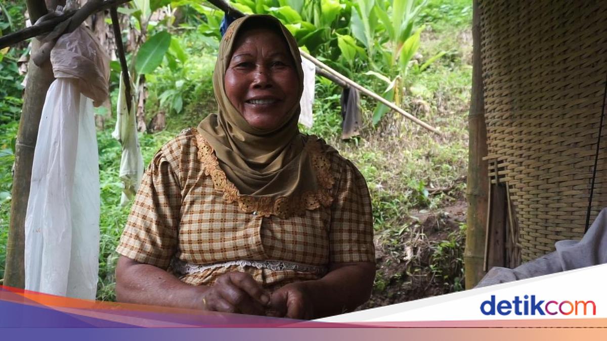 Setianya Simpen Temani Karmin Hidup 22 Tahun di Dasar Jurang Mojokerto