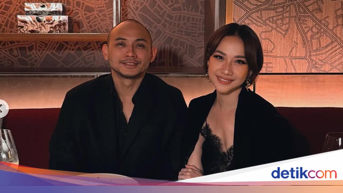 Potret BCL & Tiko Aryawardhana Rayakan Anniversary, Tampil Couple Serba ...