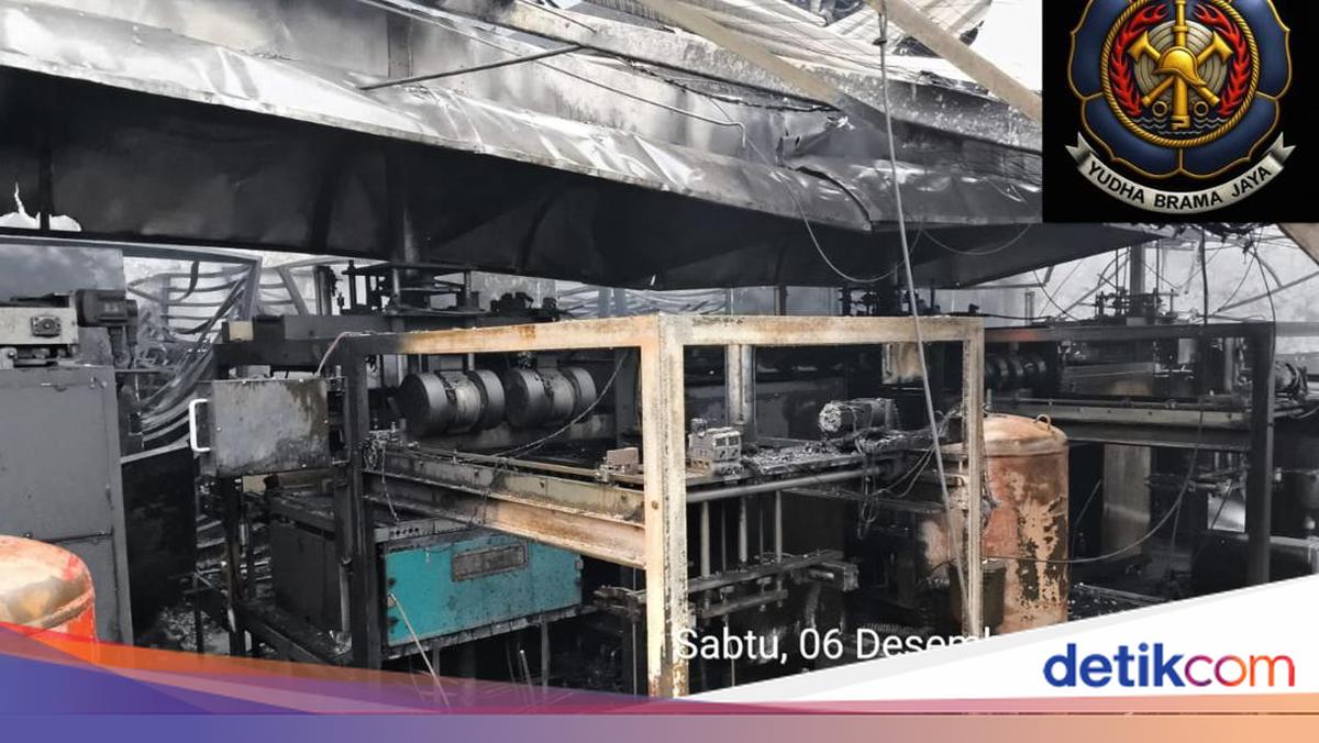 Gudang di Kamal Muara Jakbar Kebakaran, Diduga Akibat Panel Listrik Meledak