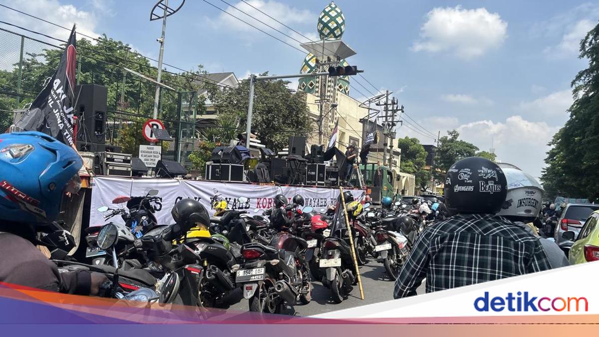 Awas Macet! Massa Demo Antikorupsi Padati Frontage Ahmad Yani Surabaya