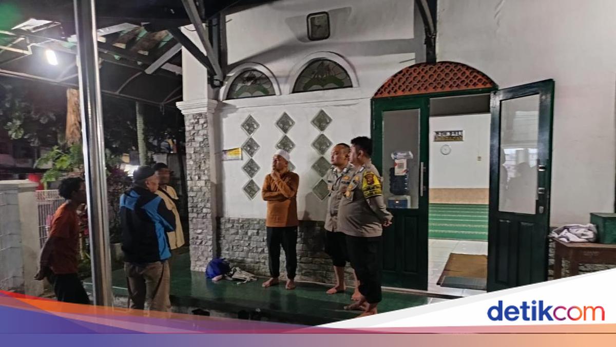 Pria Tanpa Identitas Ditemukan Tewas di WC Masjid Sukabumi