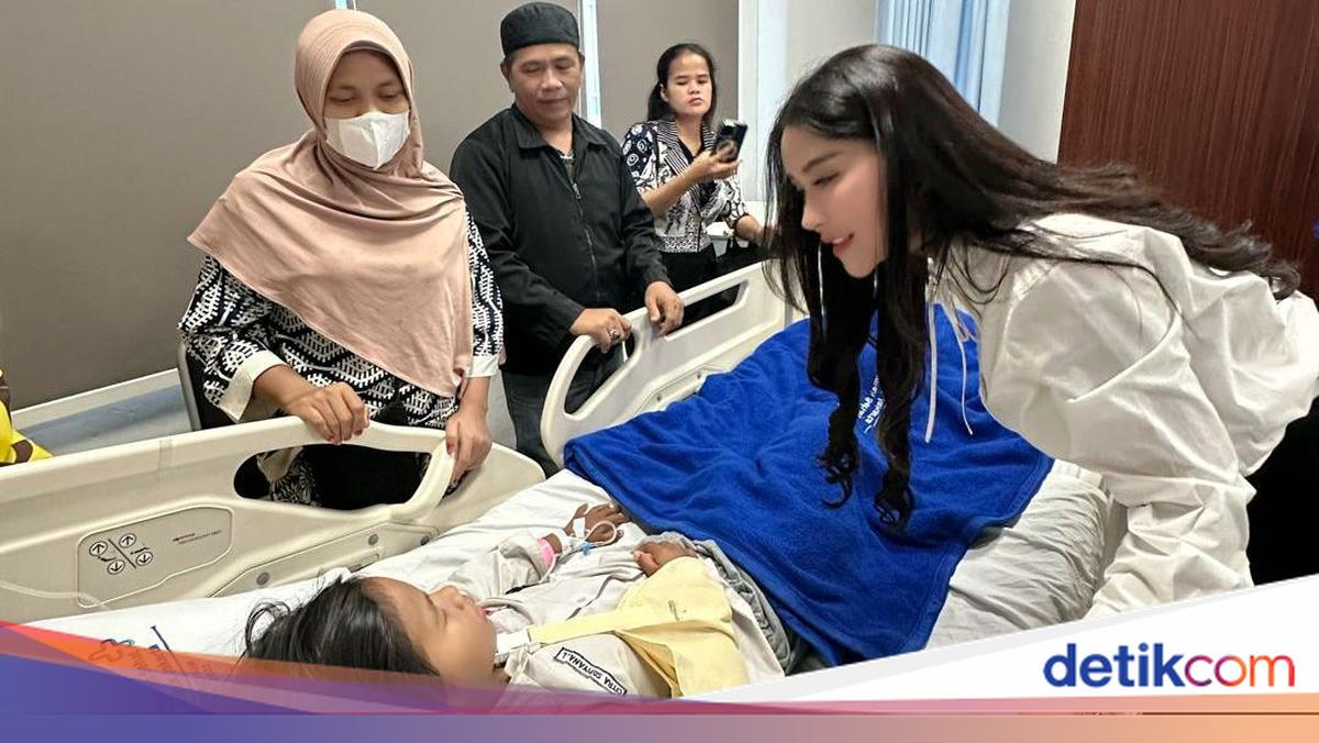 Bebizie Jenguk Siswa Korban Tabrak Mobil MBG, Titip Beri Pelayanan Maksimal