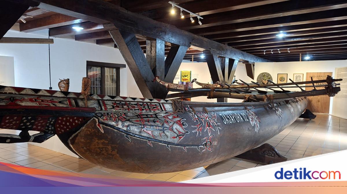 Perahu Cadik Jayapura nan Spesial-Waka Suku Maori di Museum Kebaharian